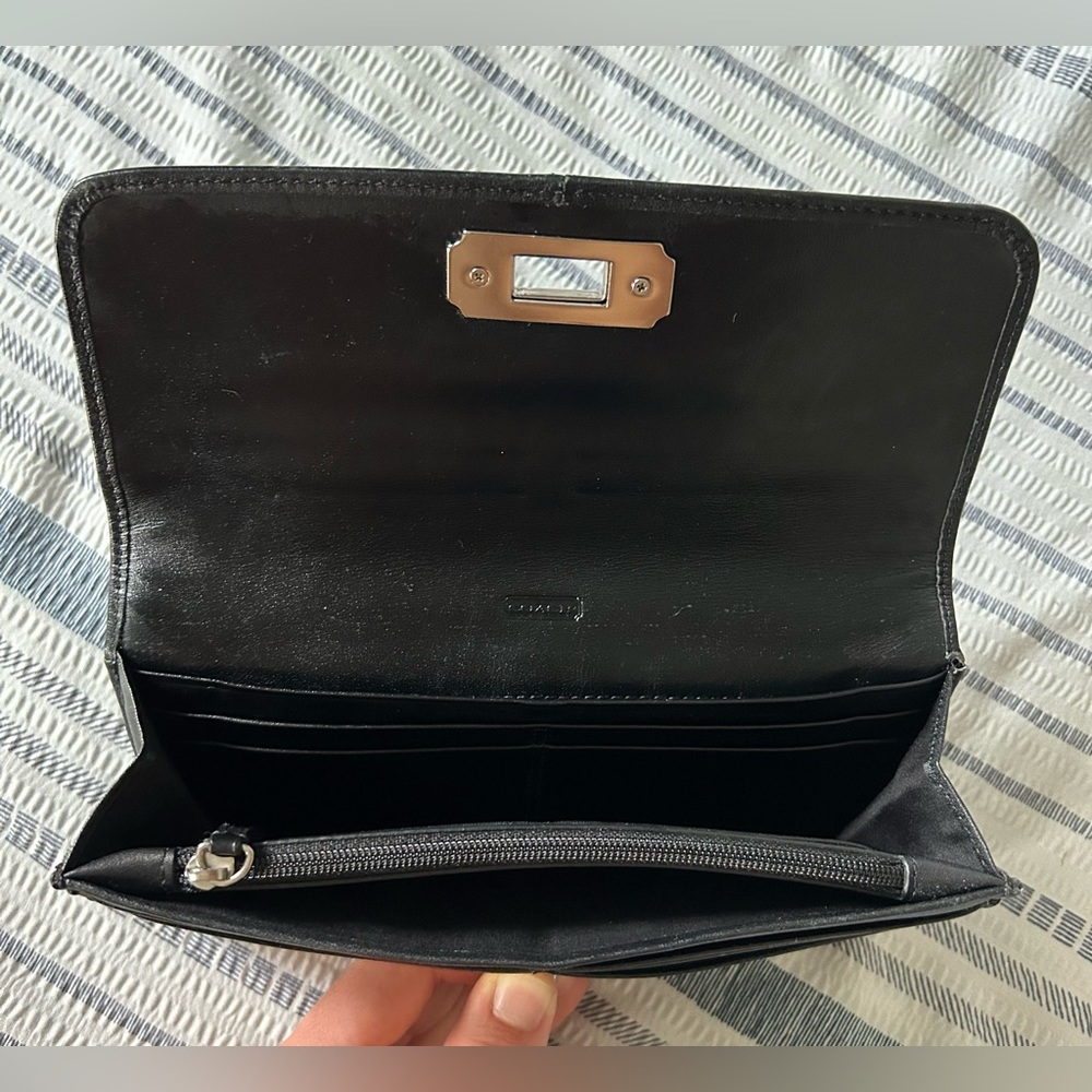 Black Coach Wallet With Twist Lock - Gem